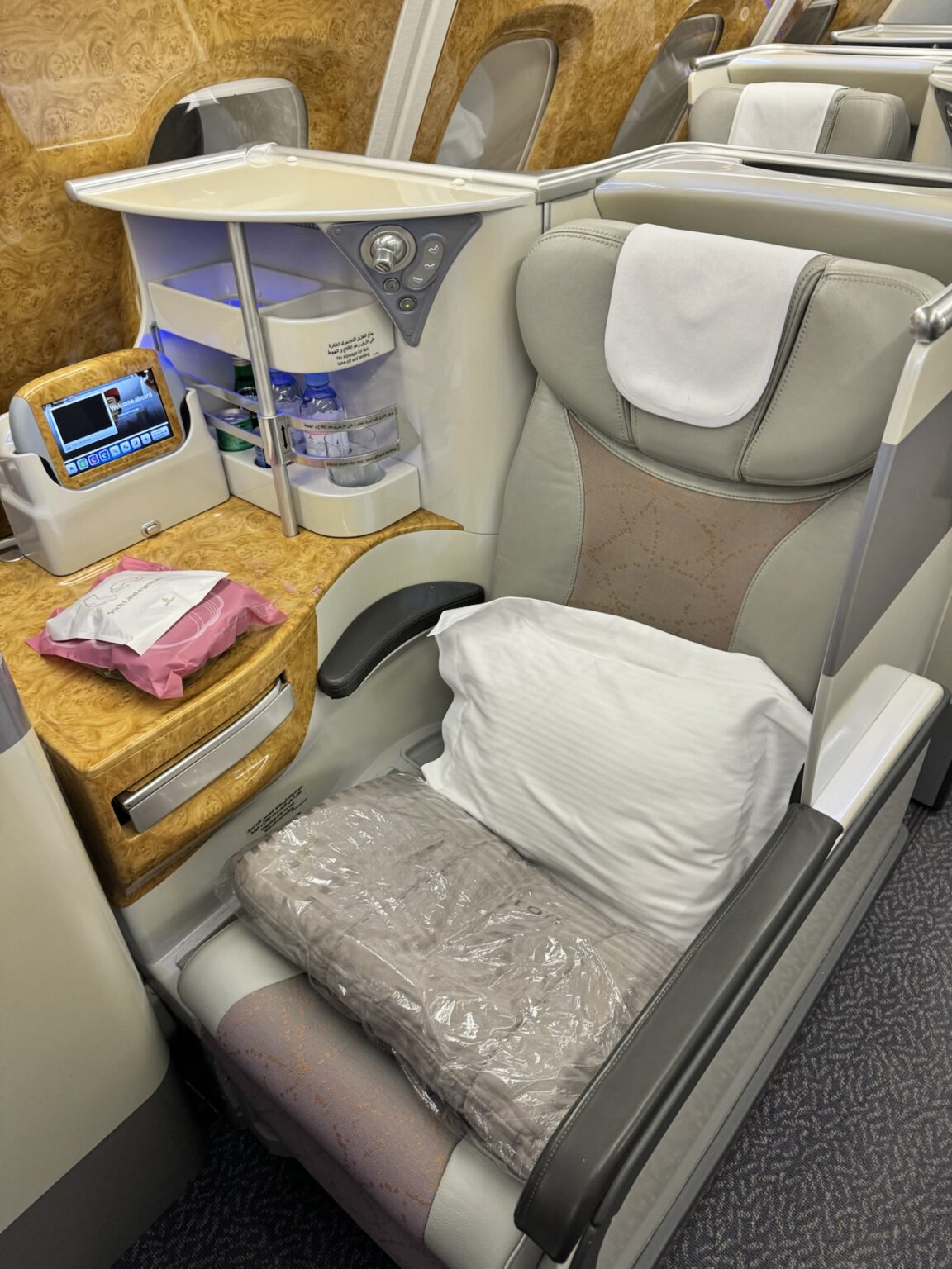 【搭乗記】上海航空FM896便ビジネスクラス｜羽田-上海の短距離でも快適なフルフラットシート - Classy Miles
